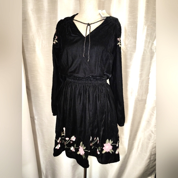a.n.a | Dresses | Ana Tag Rose Dress Long Sleeve Dress Black Floral ...
